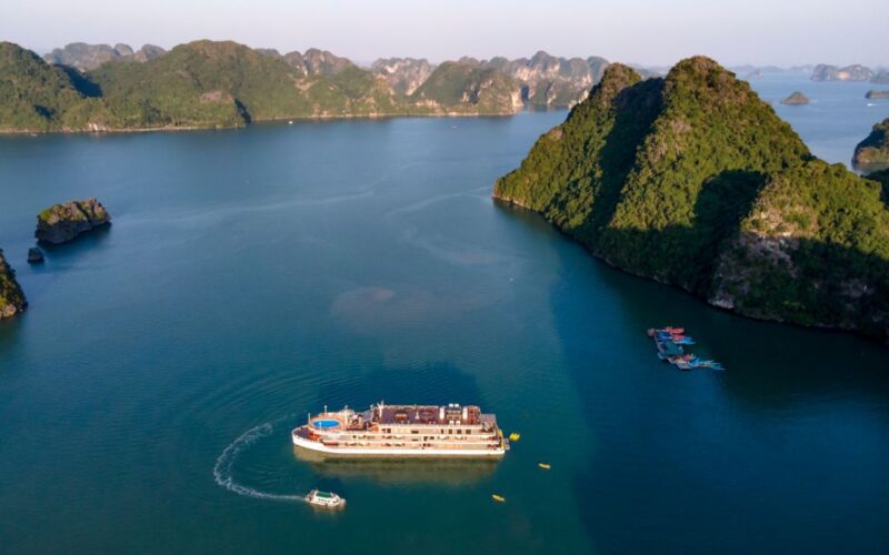 Lan Ha Bay: Ultimate Guide to Vietnam’s Hidden Paradise | Asia Pioneer ...